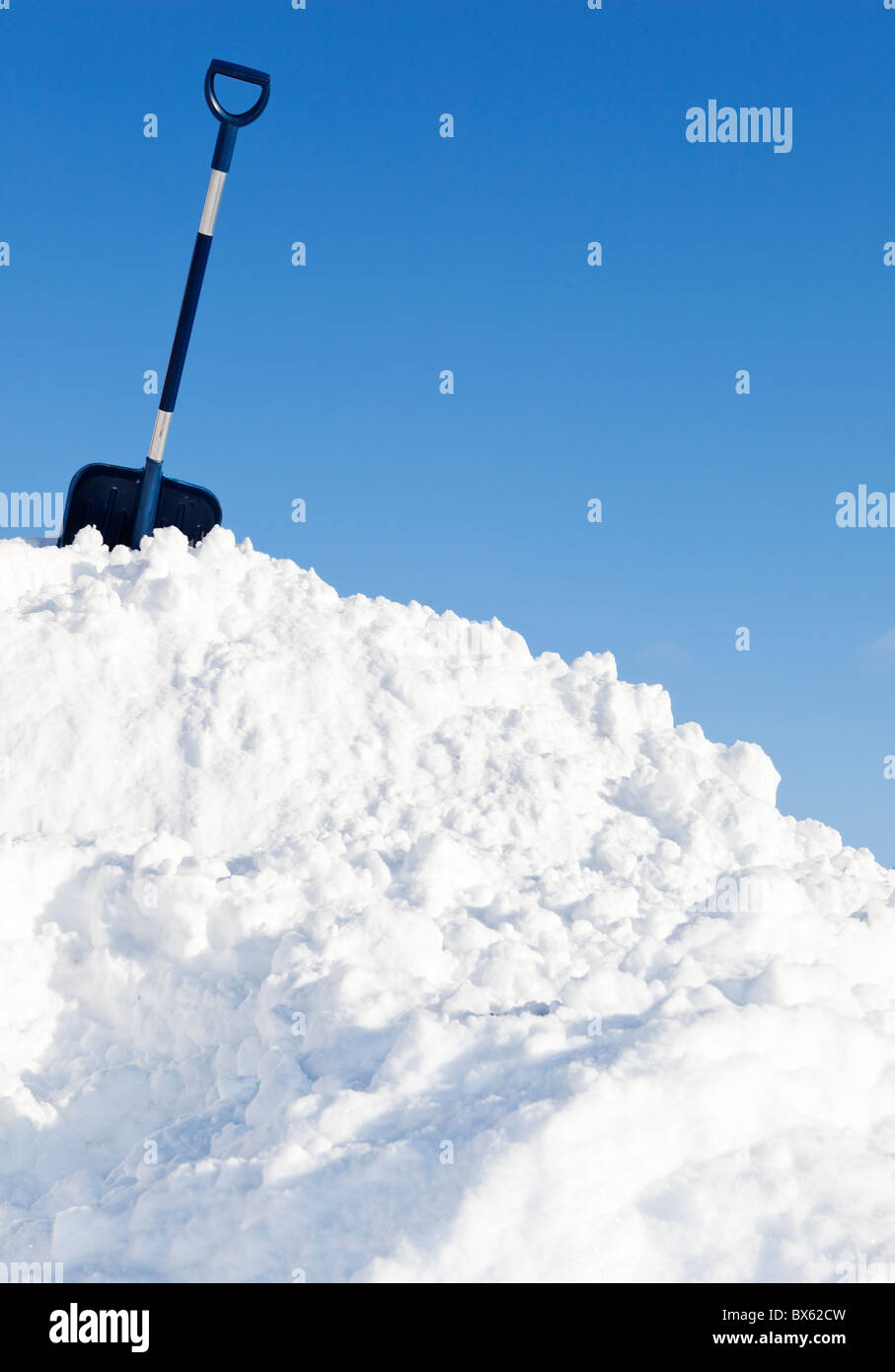 Snow shovel hi-res stock photography and images - Alamy