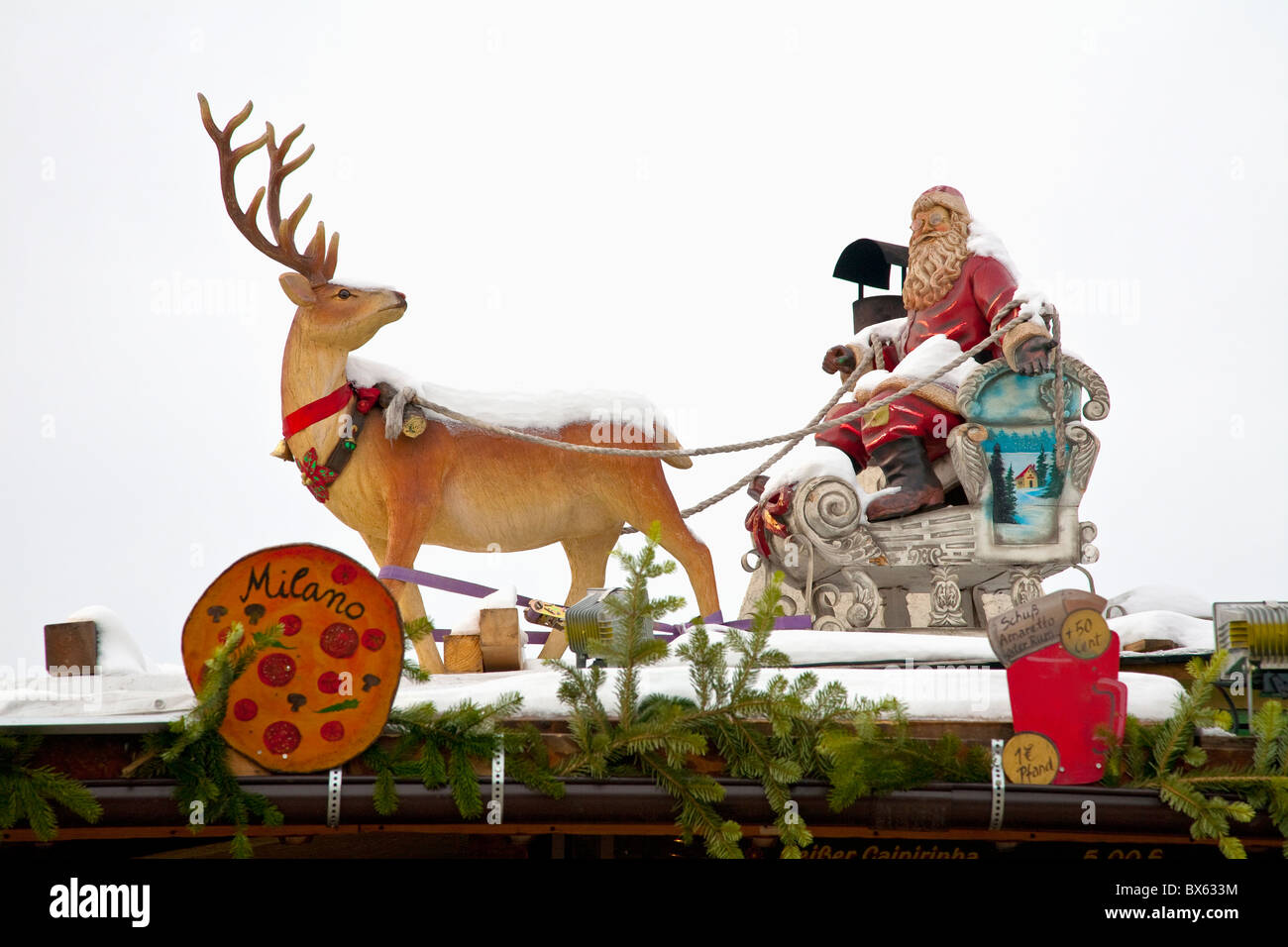Santa and reindeer and sleigh hi-res stock photography and images - Alamy