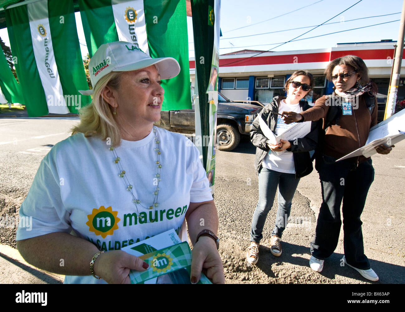 Political party volunteers hi-res stock photography and images - Alamy
