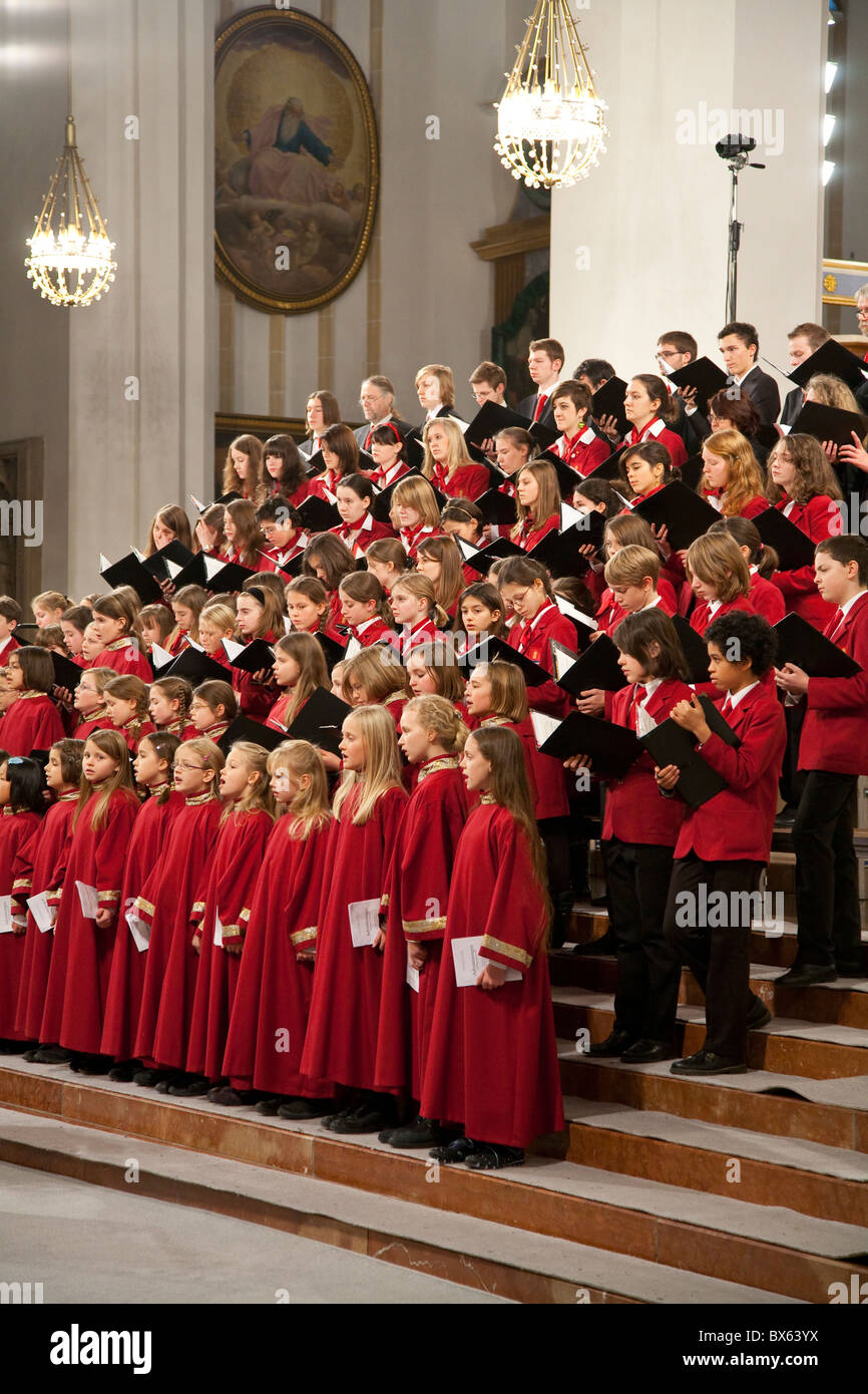 Church choir children hi-res stock photography and images - Alamy