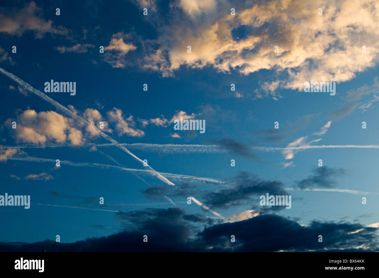 Weather planes hi-res stock photography and images - Alamy