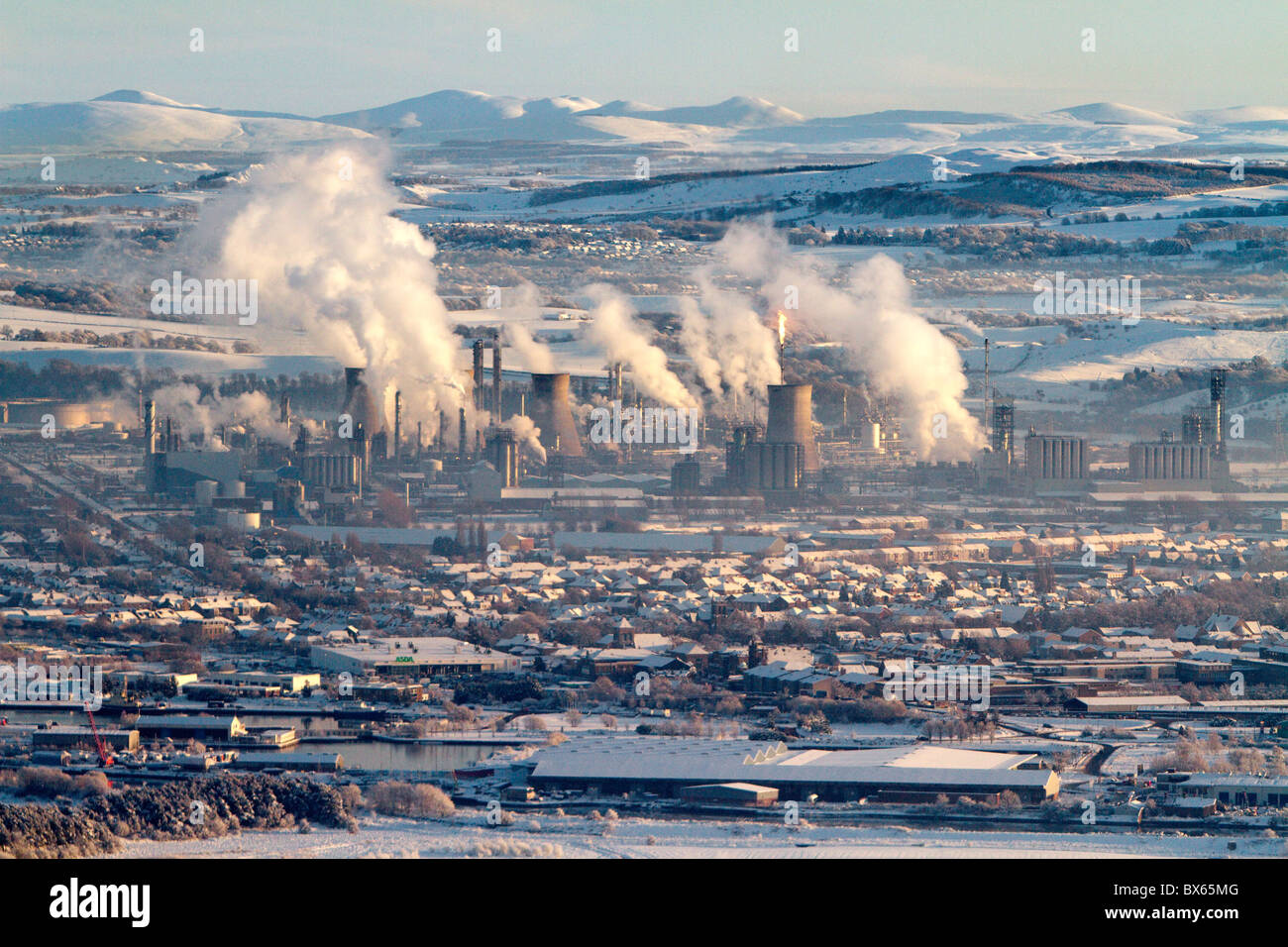 Aireal view grangemouth petrochemical plant hi-res stock photography ...