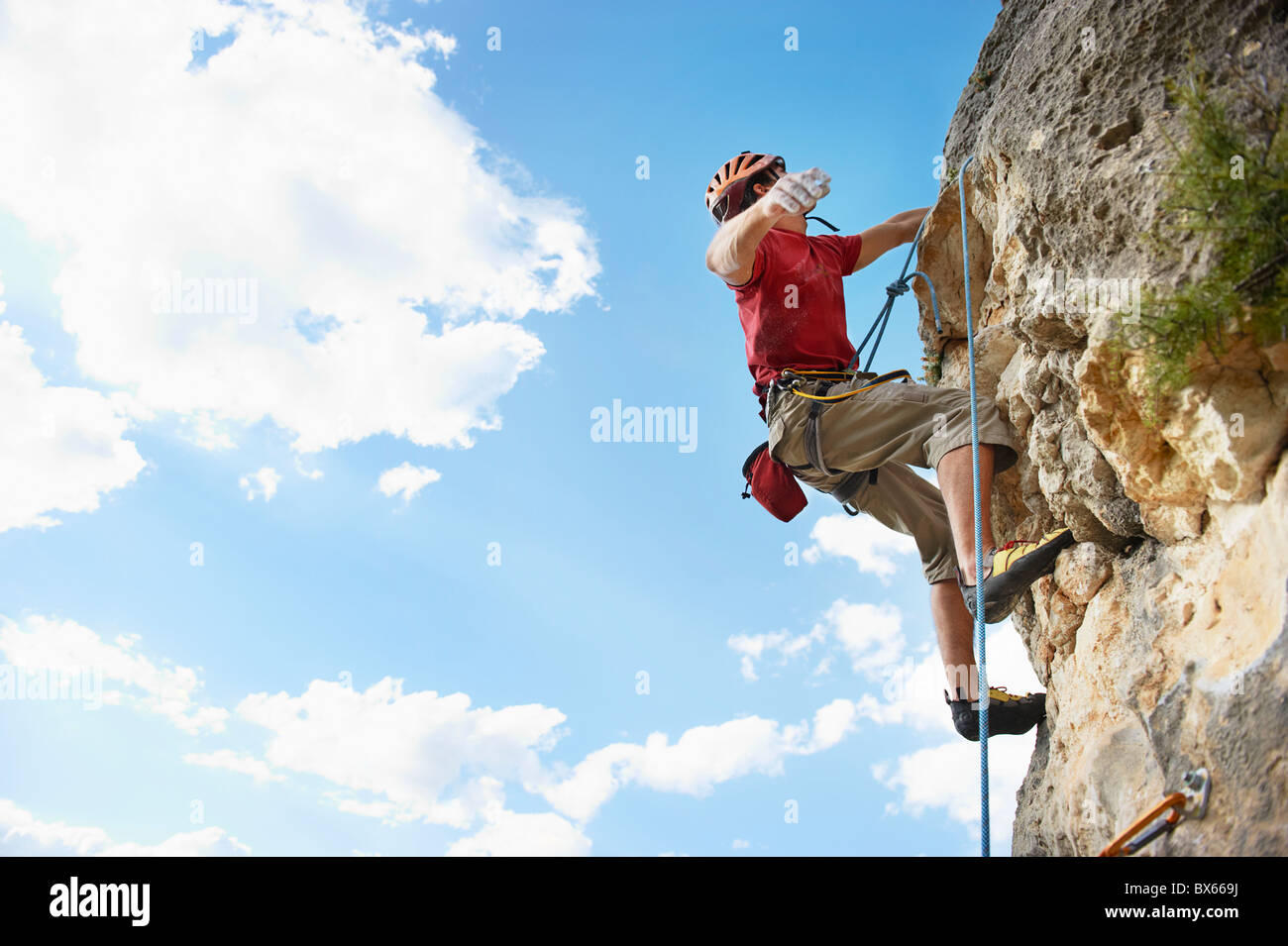 Cliff climbing hi-res stock photography and images - Alamy