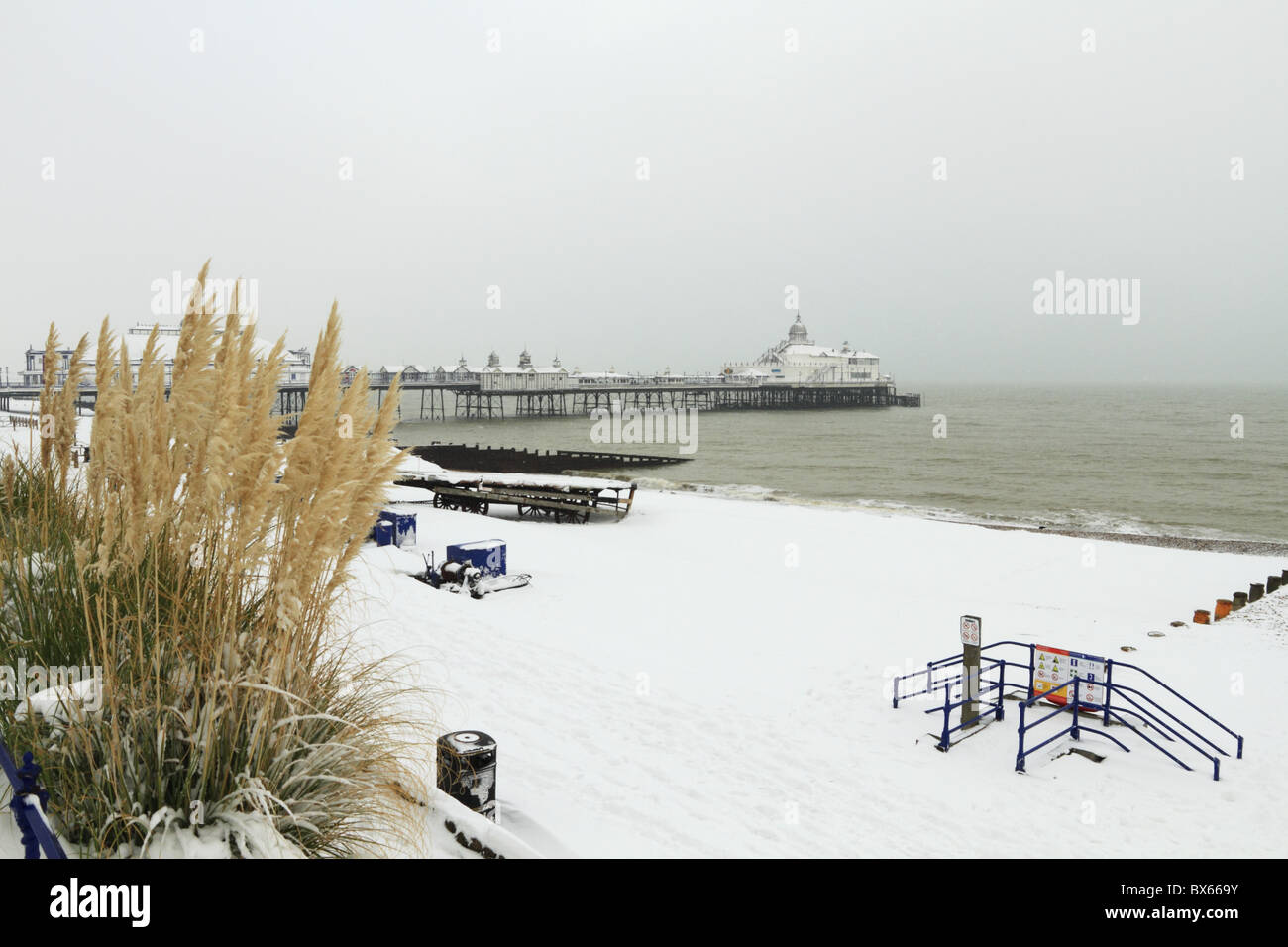 Snowfall on Eastbourne seafront, East Sussex, England Stock Photo - Alamy