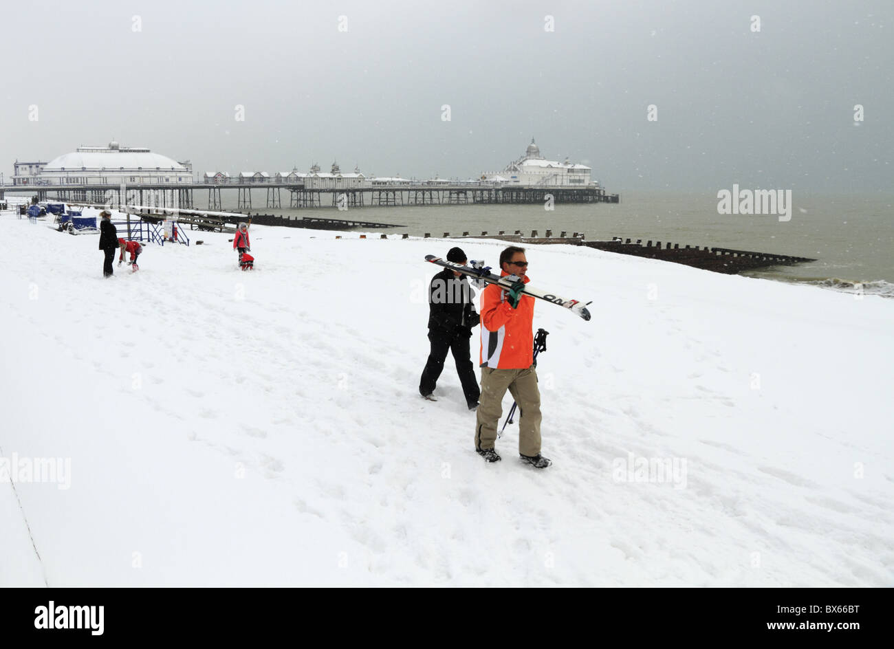 Snowfall on Eastbourne seafront, East Sussex, England Stock Photo - Alamy
