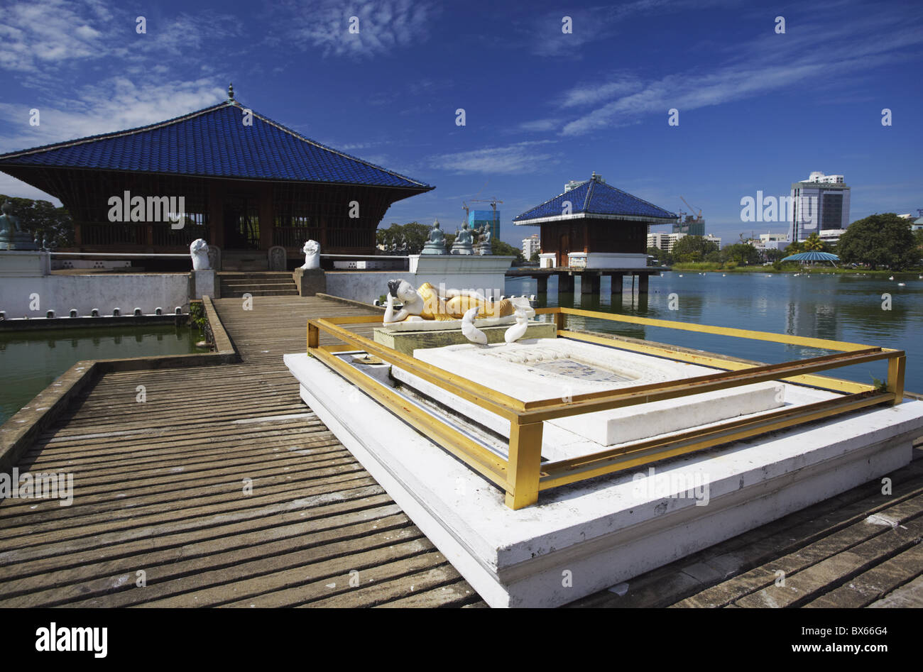 Seema Malakaya Temple on Beira Lake, Cinnamon Gardens, Colombo, Sri ...