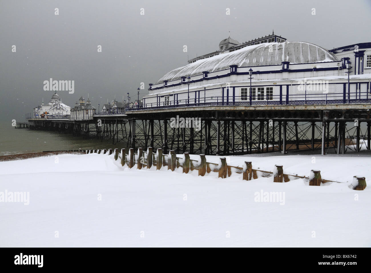 Eastbourne snow hi-res stock photography and images - Alamy