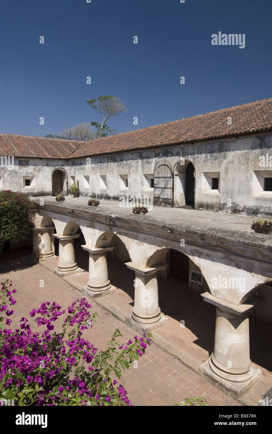 The courtyard of the ruined convent of Las Capuchinas, Antigua, UNESCO ...