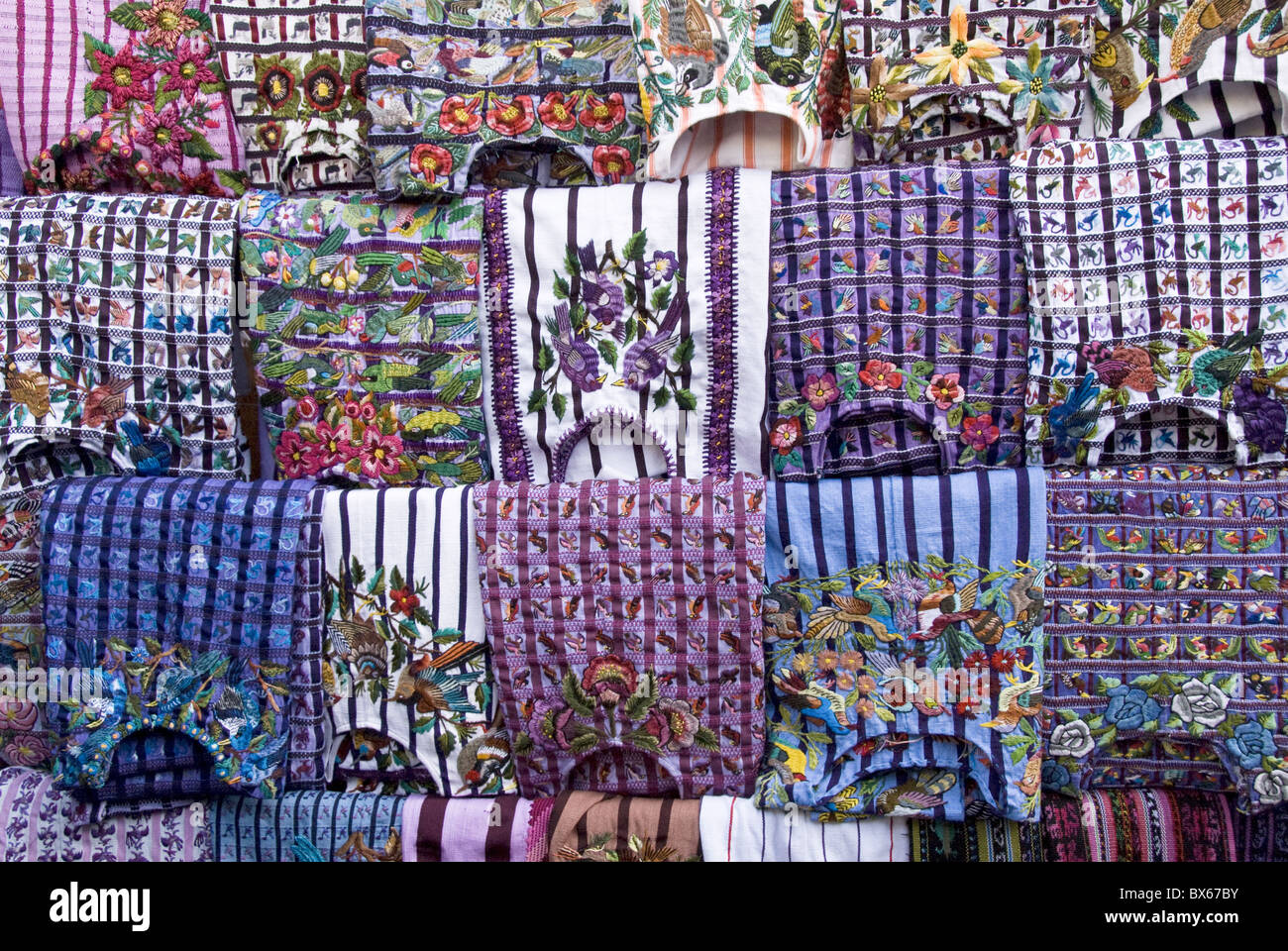 Huipiles hi-res stock photography and images - Alamy