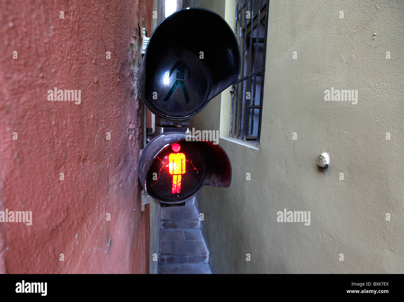 Prague's narrowest street, red light, traffic light Stock Photo - Alamy