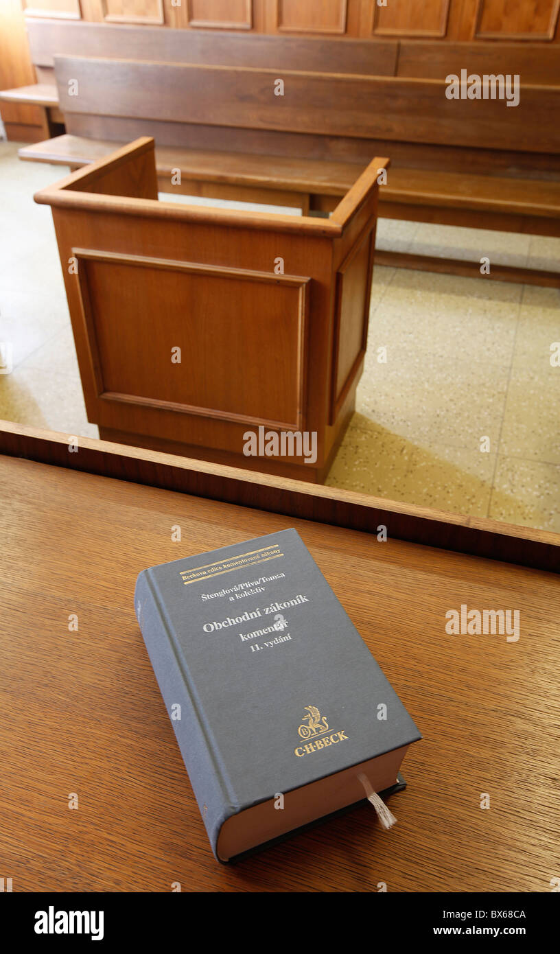 Wittness stand hi-res stock photography and images - Alamy