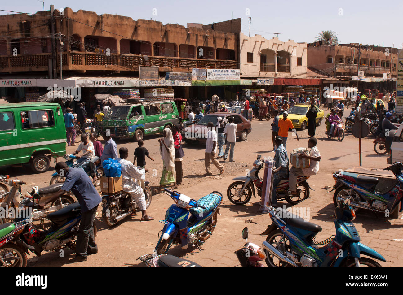 Traffic in crowded market area of Bamako, Mali Stock Photo - Alamy