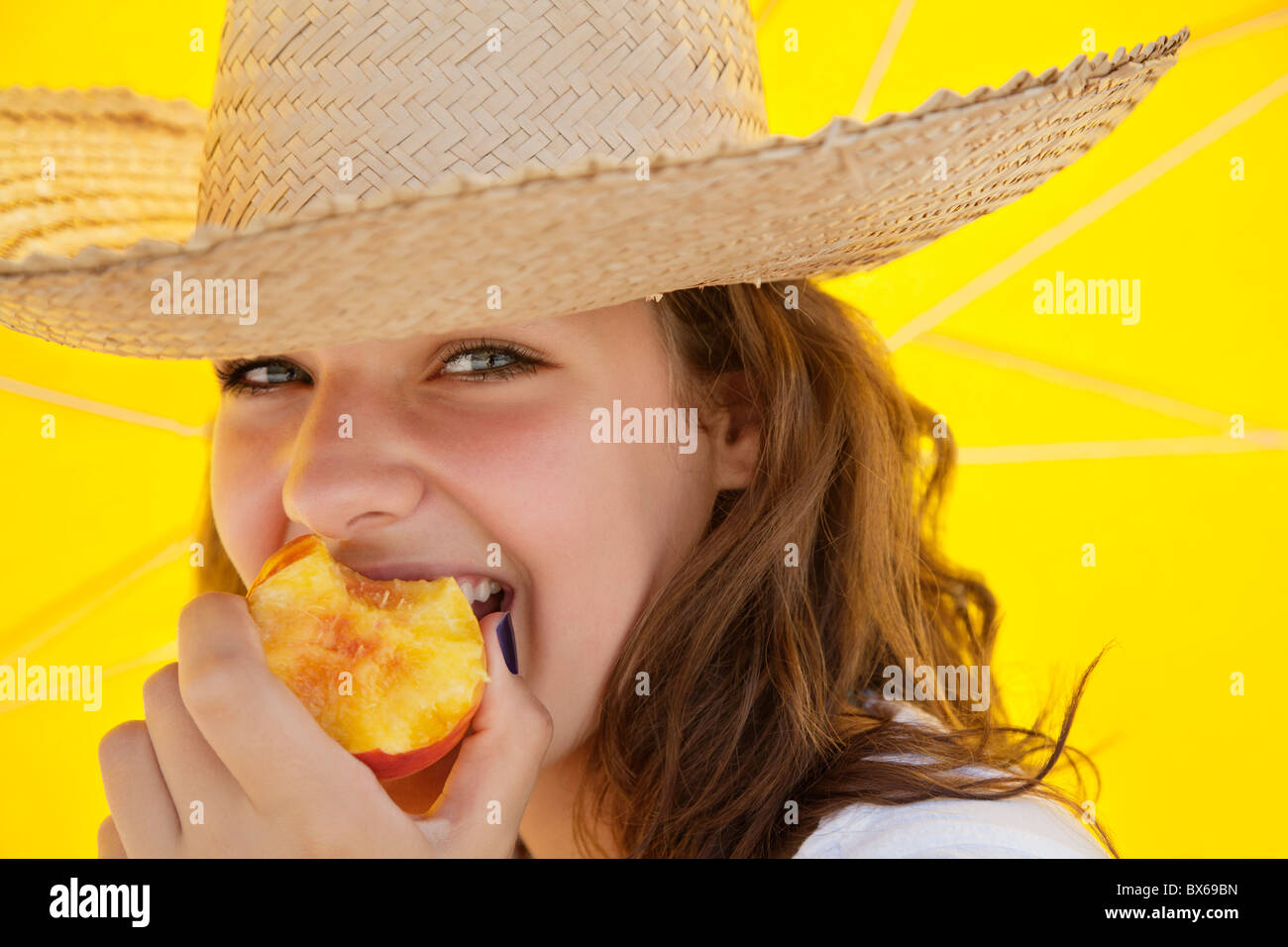 Woman eating beach close up hi-res stock photography and images - Alamy