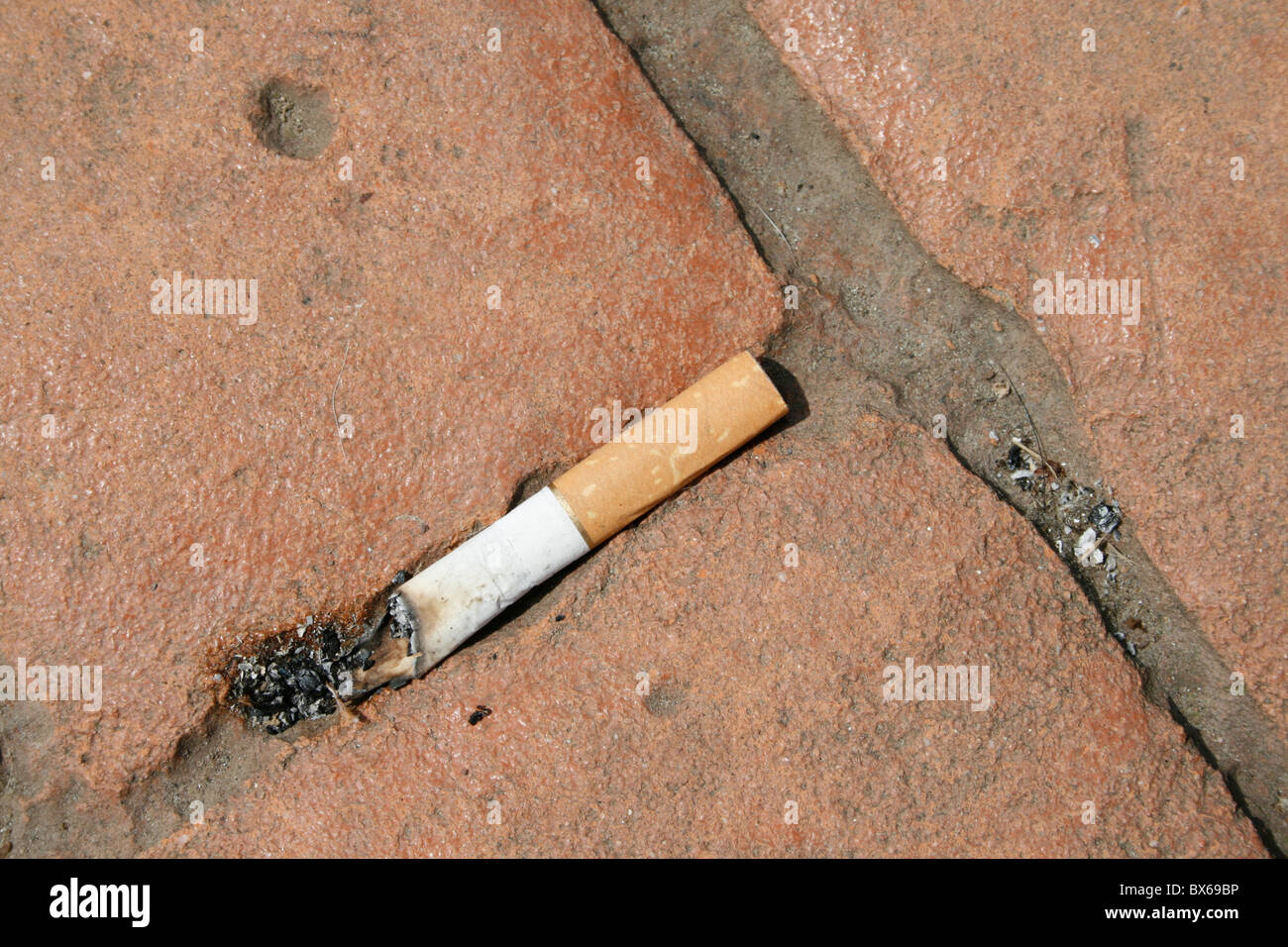 Pavement cigarette end High Resolution Stock Photography and Images - Alamy