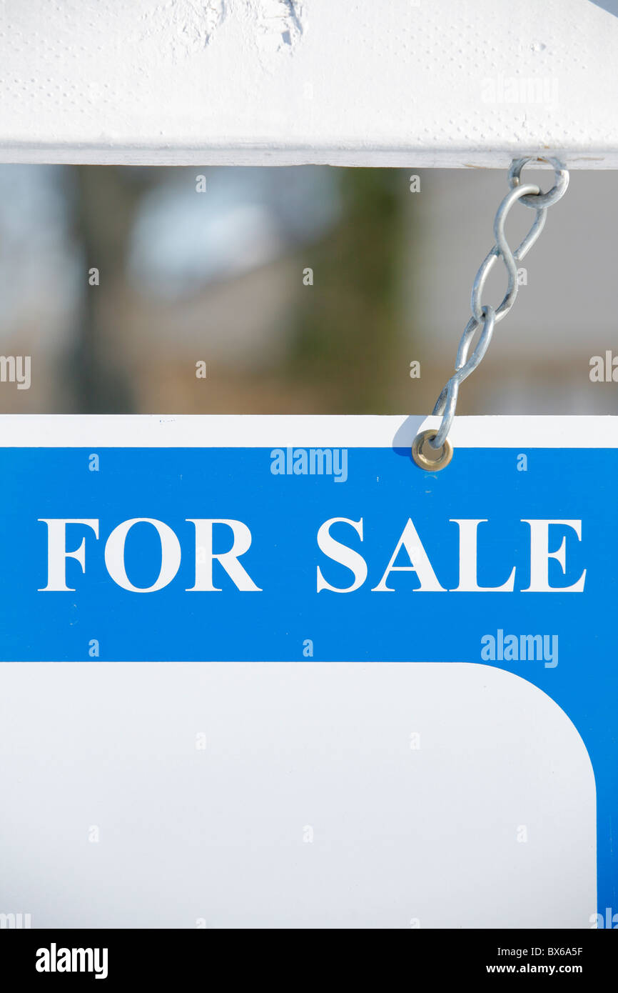 Vertical sale sign hi-res stock photography and images - Alamy