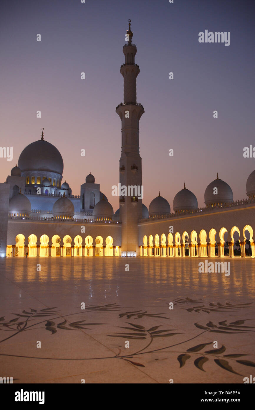 Sheikh Zayed Grand Mosque, the biggest mosque in the U.A.E. and one of ...