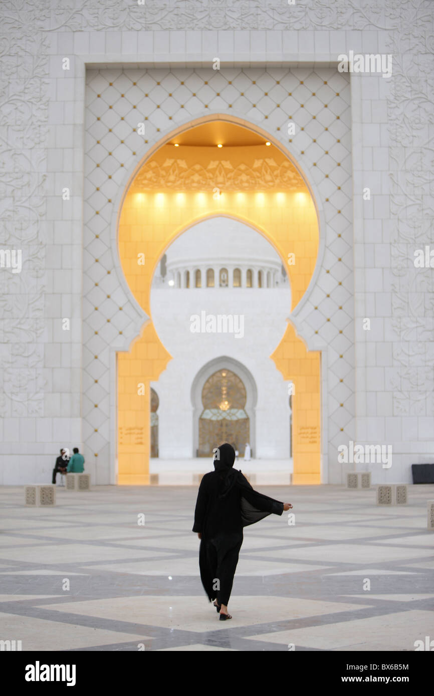Main entrance of mosque hi-res stock photography and images - Alamy