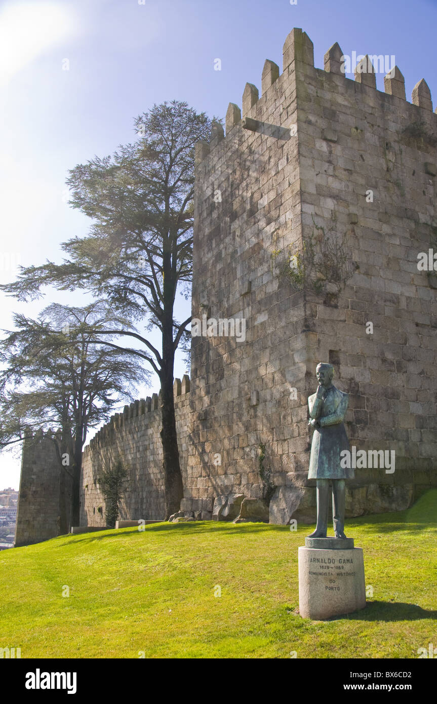 The castle of Guimaraes, UNESCO World Heritage Site, Guimaraes ...