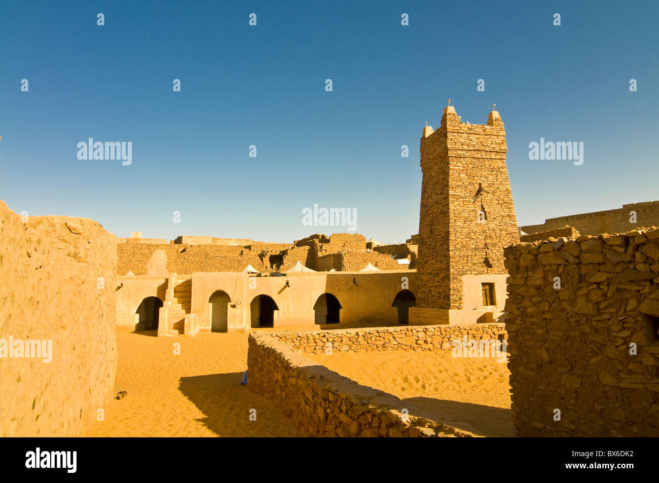 Chinguetti mauritania mosque hi-res stock photography and images - Alamy