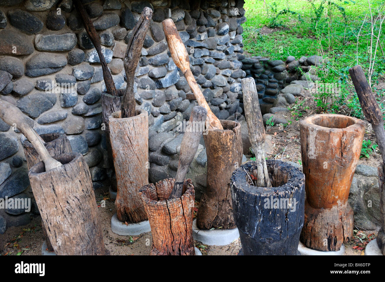 African traditional tools hi-res stock photography and images - Alamy