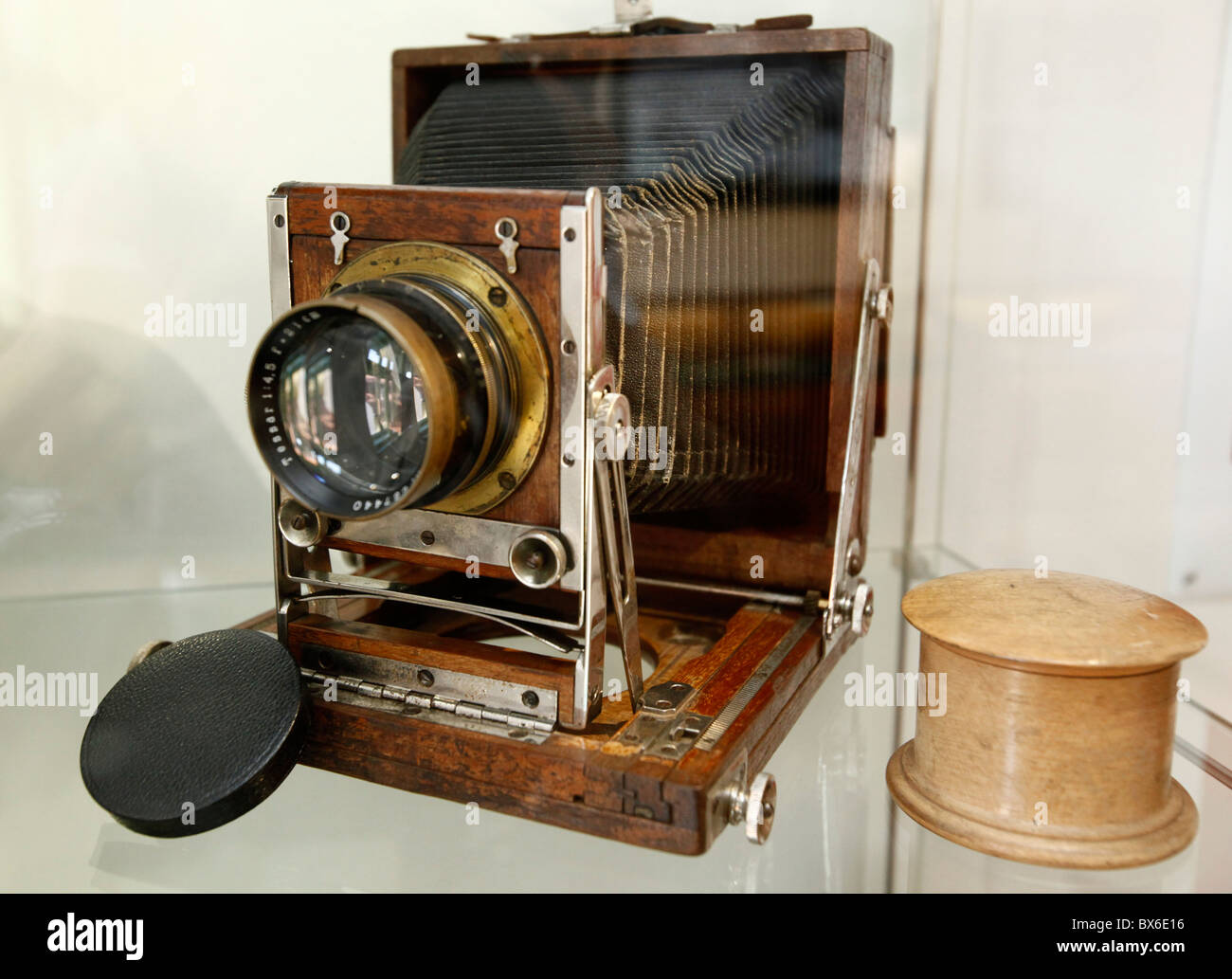 Historic camera studio hi-res stock photography and images - Alamy