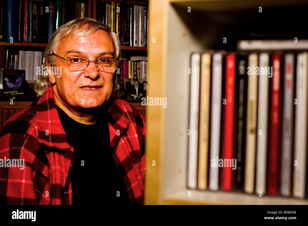 Tv moderator hi-res stock photography and images - Alamy