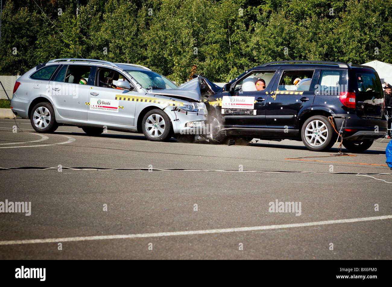 crash test, Skoda Superb, Yeti, traffic accident Stock Photo - Alamy
