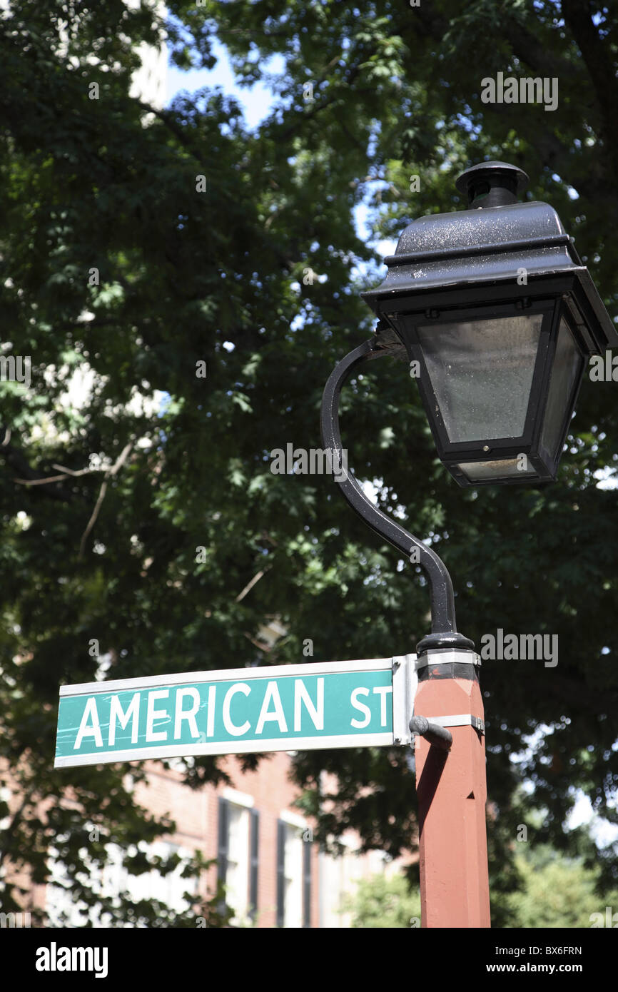 Philadelphia street signs hi-res stock photography and images - Alamy