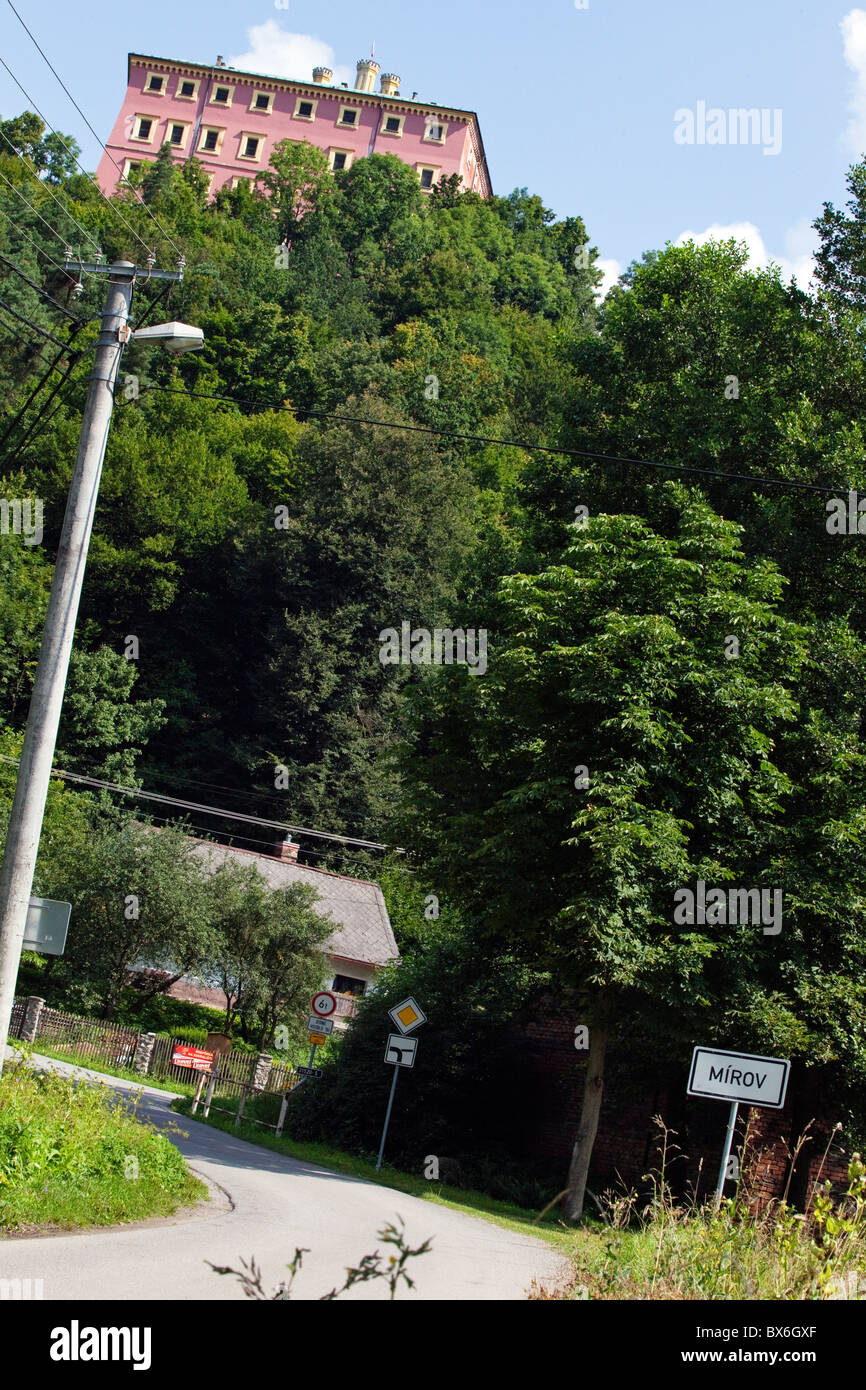 Detention facility prison hi-res stock photography and images - Alamy