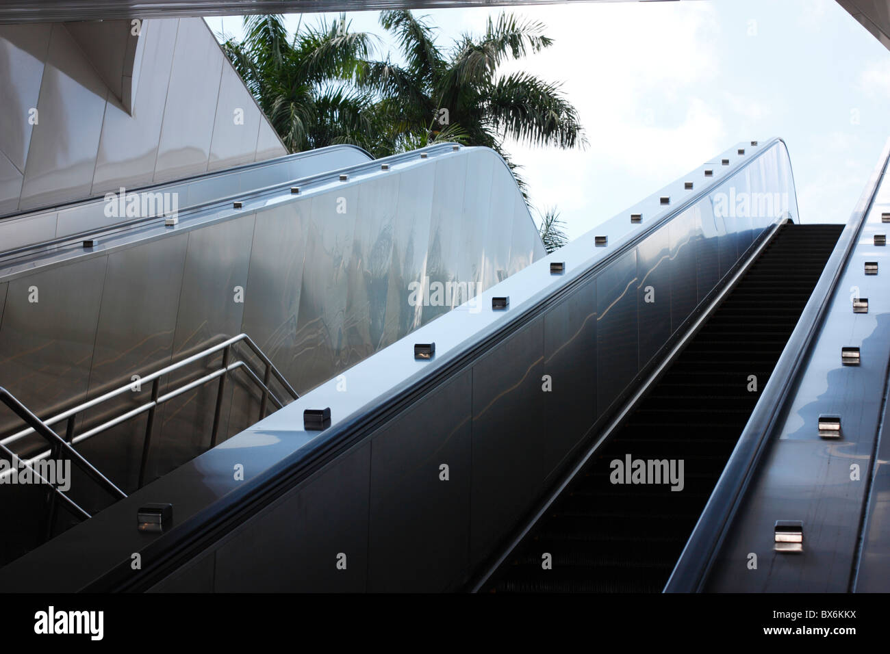 Subway escalators hi-res stock photography and images - Alamy