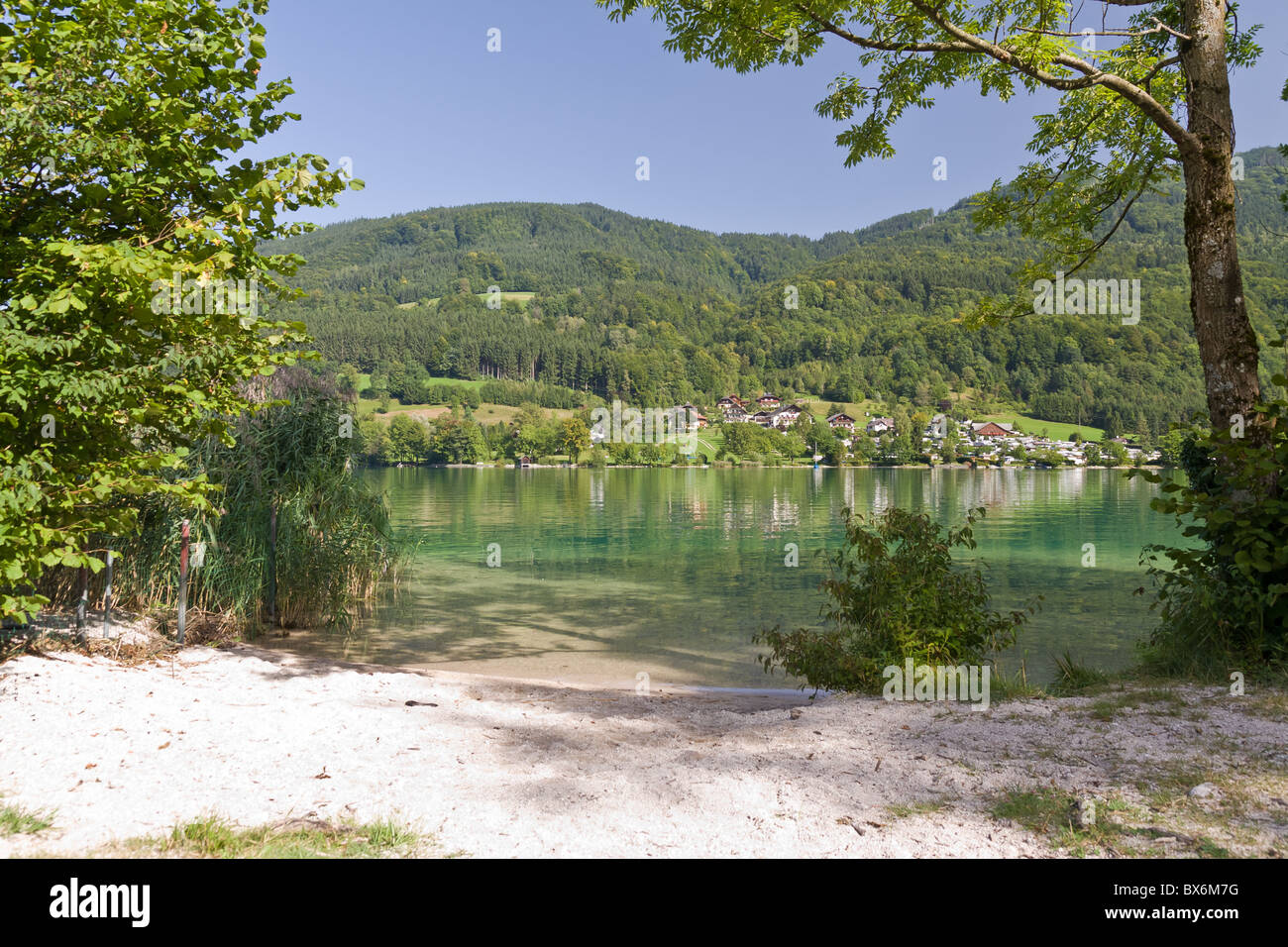 Clear water alpine lake hi-res stock photography and images - Alamy