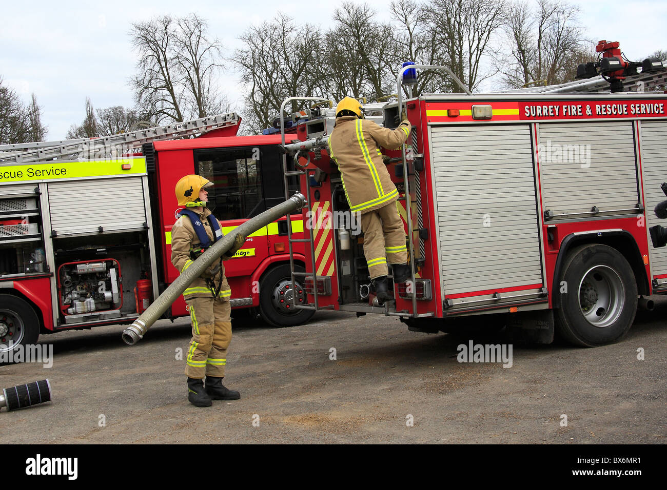 Surrey fire rescue service fire hi-res stock photography and images - Alamy