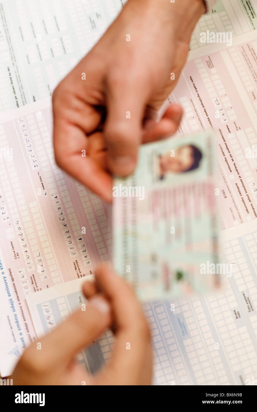 Signing bank card hi-res stock photography and images - Alamy
