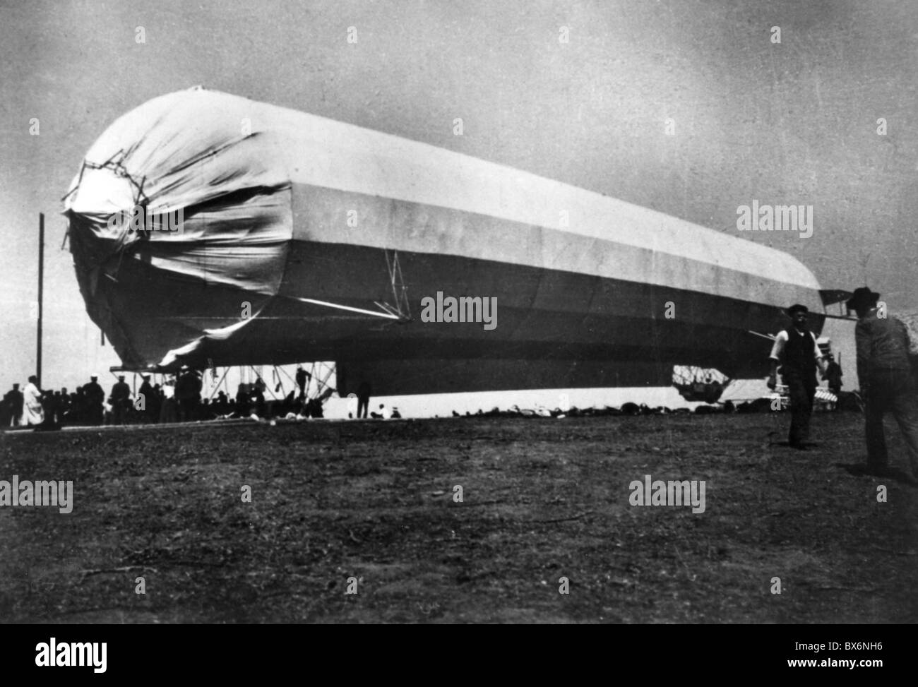 Zeppelin Airships Stock Photos & Zeppelin Airships Stock Images - Alamy
