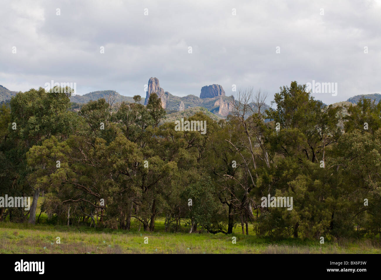 Belougery Spire and Crater Bluff in Warrumbungle National Park ...