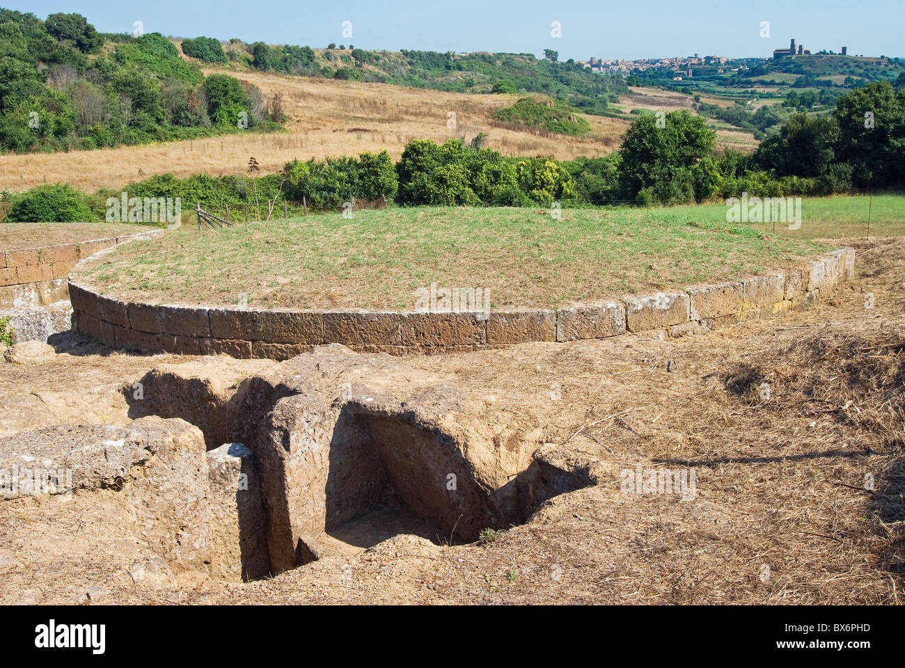 Tumulus italy hi-res stock photography and images - Alamy