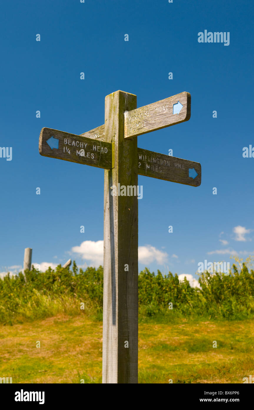 South downs footpath sign hi-res stock photography and images - Alamy