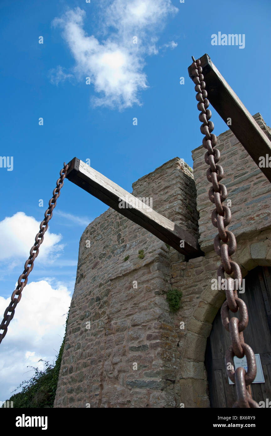 Fort la latte medieval castle drawbridge detail Stock Photo - Alamy
