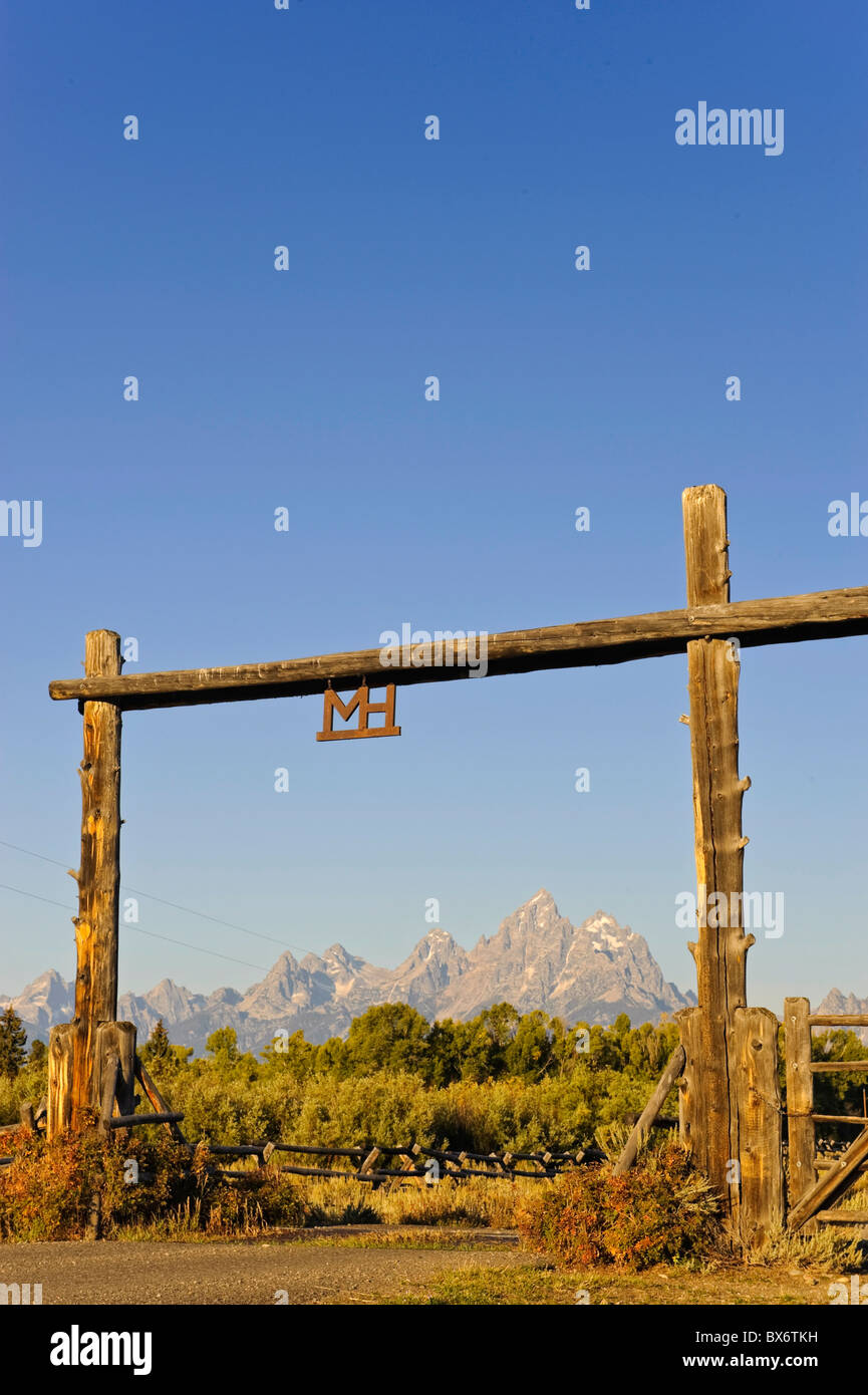 Ranch entrance gate hi-res stock photography and images - Alamy
