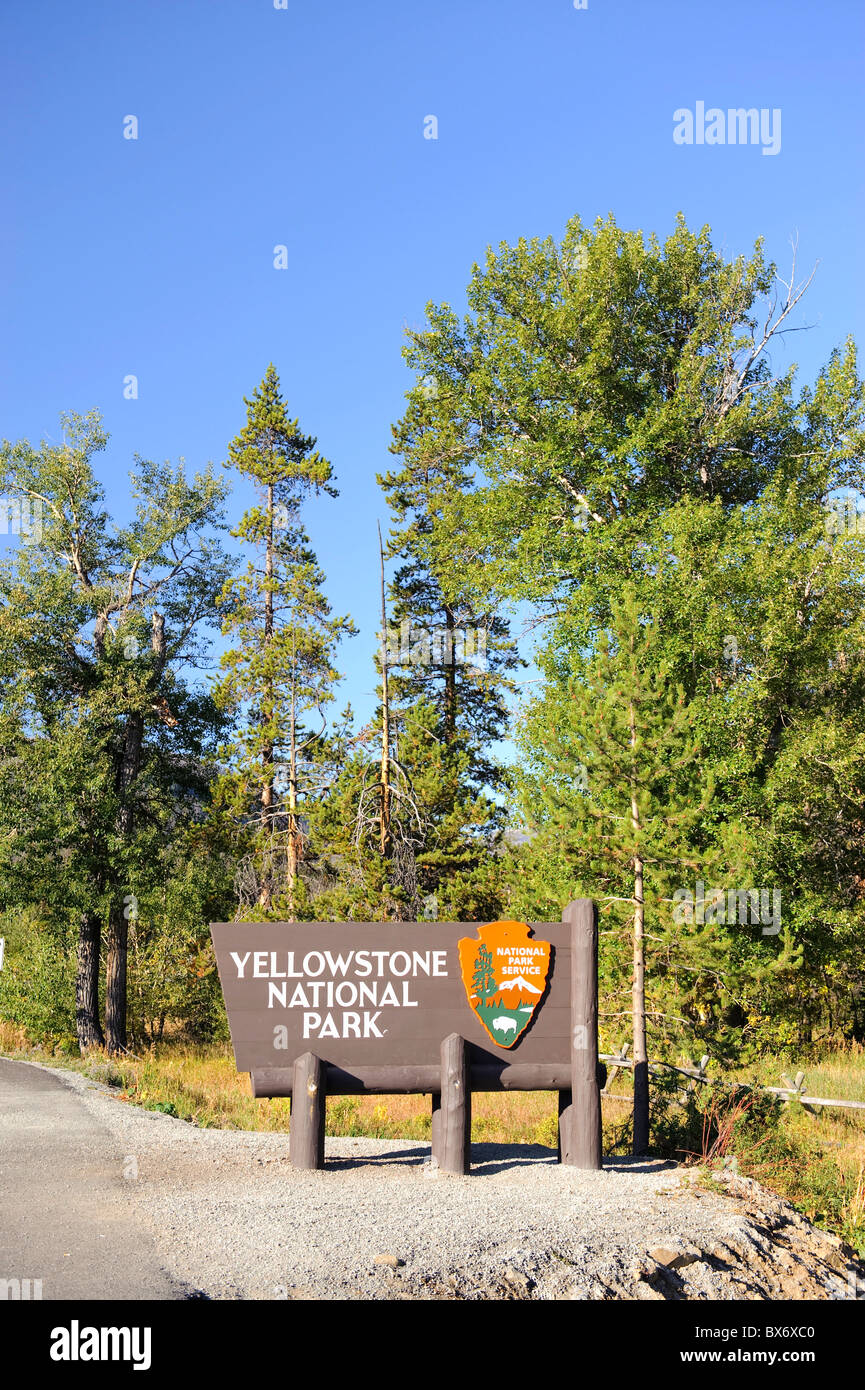 Yellowstone national park sign hi-res stock photography and images - Alamy