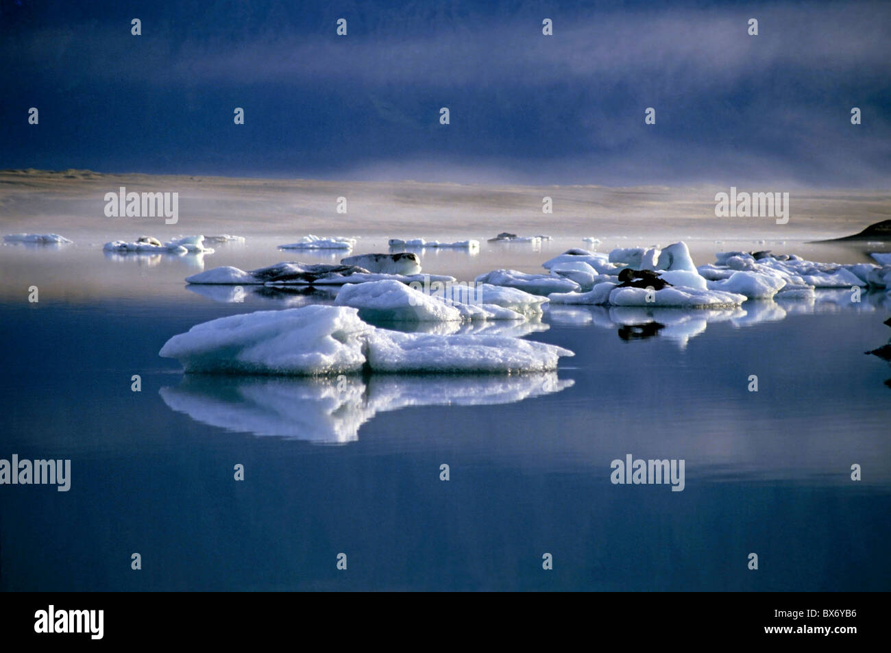 Icebergs glacier lagoon jökulsárlón hi-res stock photography and images ...