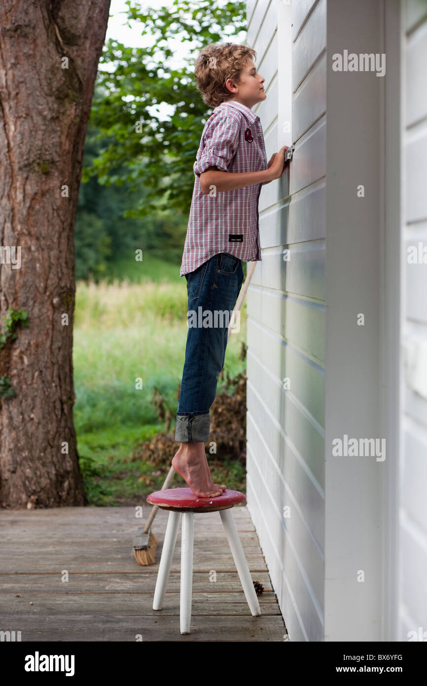 Boy peaking into window Stock Photo - Alamy