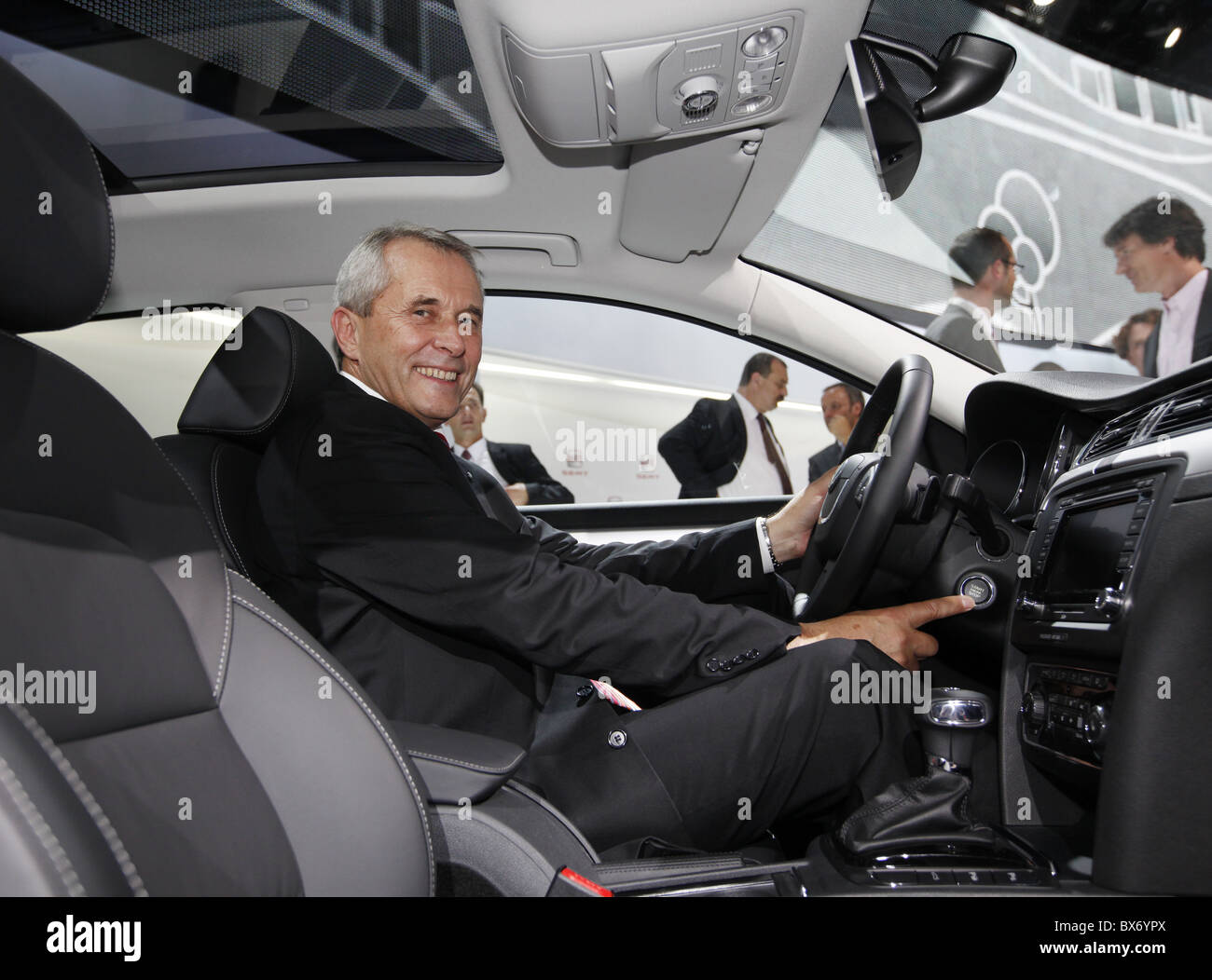 Skoda Auto CEO,Reinhard Jung presents brand new limousine Skoda Superb ...