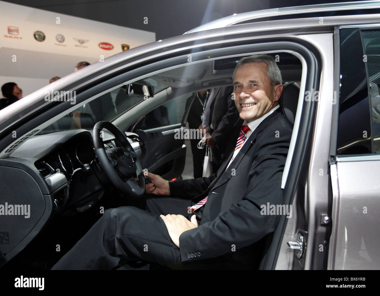 Skoda Auto CEO,Reinhard Jung presents brand new limousine Skoda Superb ...