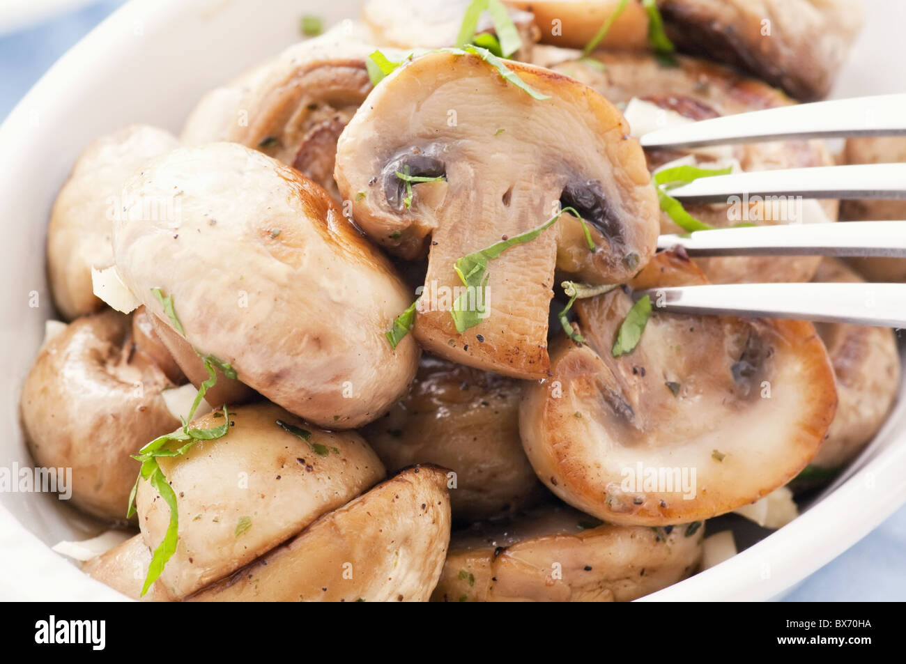 Sliced mushrooms hi-res stock photography and images - Alamy
