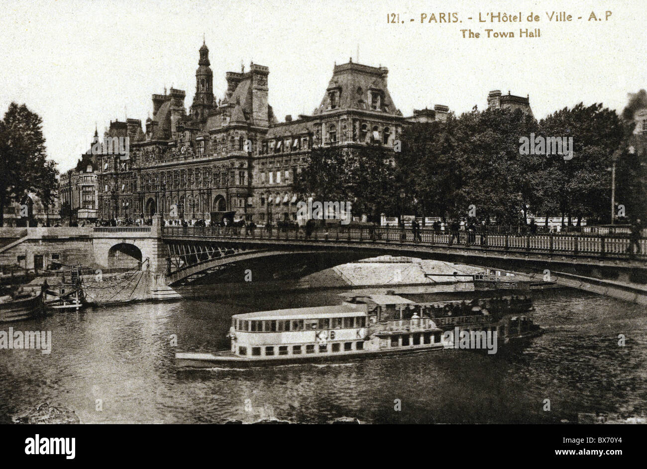1900s france bridge and buildings hi-res stock photography and images ...