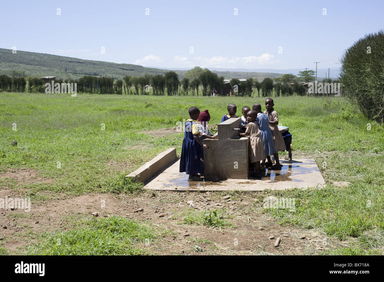 Fresh water tank supplies clean drinking water to schoolchildren at ...