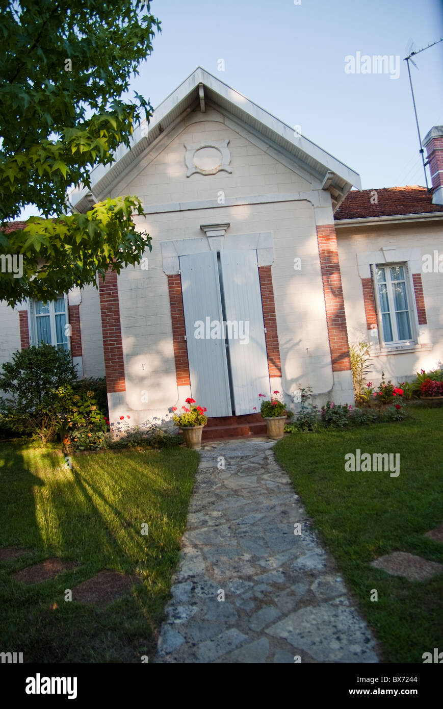 Path leading to an elegant looking house Stock Photo - Alamy