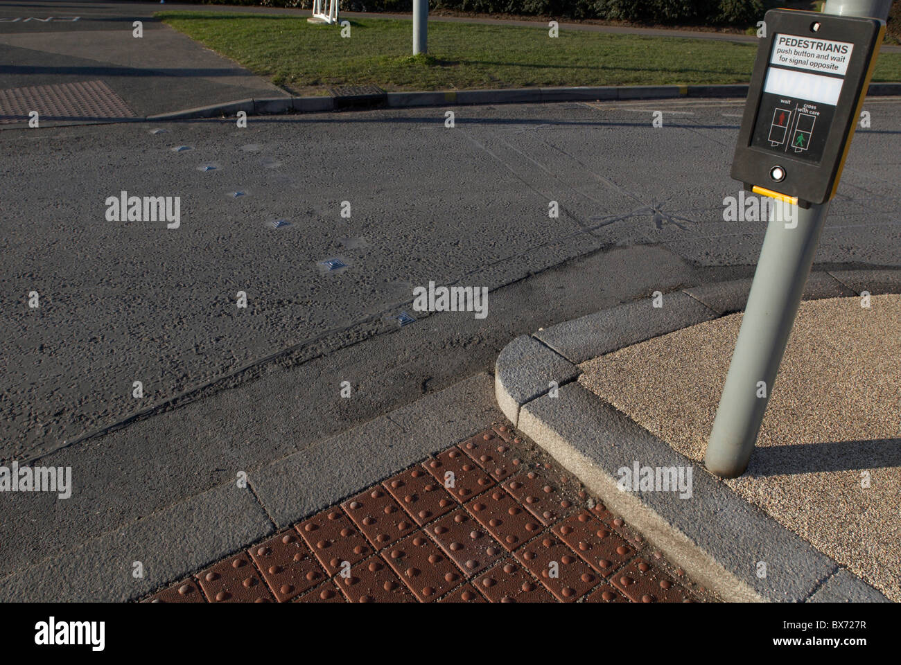 Pedestrian crossing machine hi-res stock photography and images - Alamy