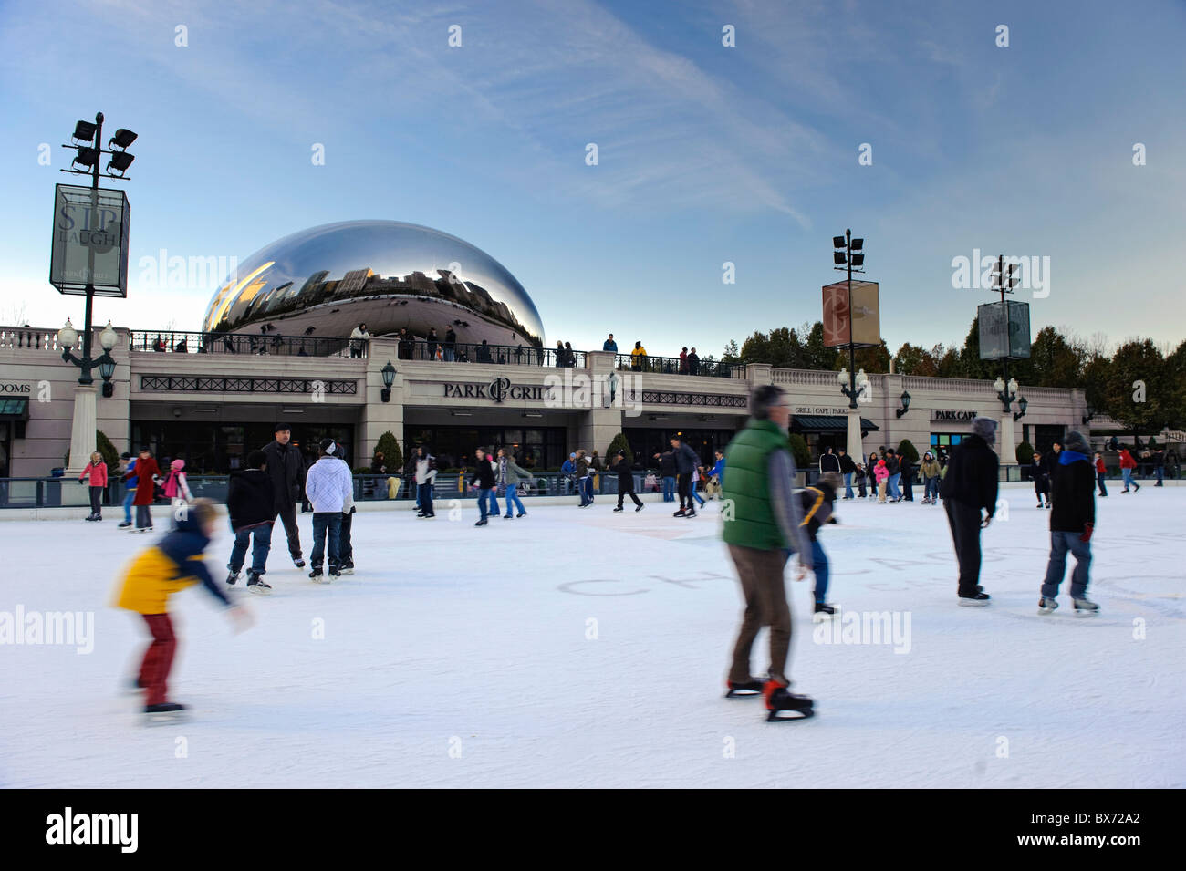 Ice rink and Cloudgate Sculpture/The Bean (Anish Kapoor), Millenium ...